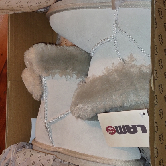 Lamo | Shoes | New In Box Lamo Ugg Style Boots Real Leather Sz Y Basic ...